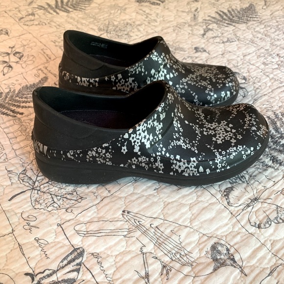 CROCS | Shoes | Womens Crocs At Work | Poshmark